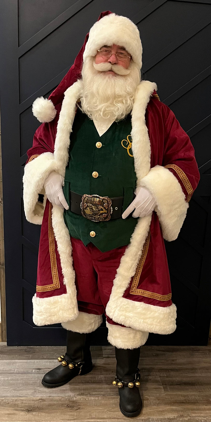 The Iconic Santa Claus Look: A Spotlight on Santa’s Boots and Shoes ...